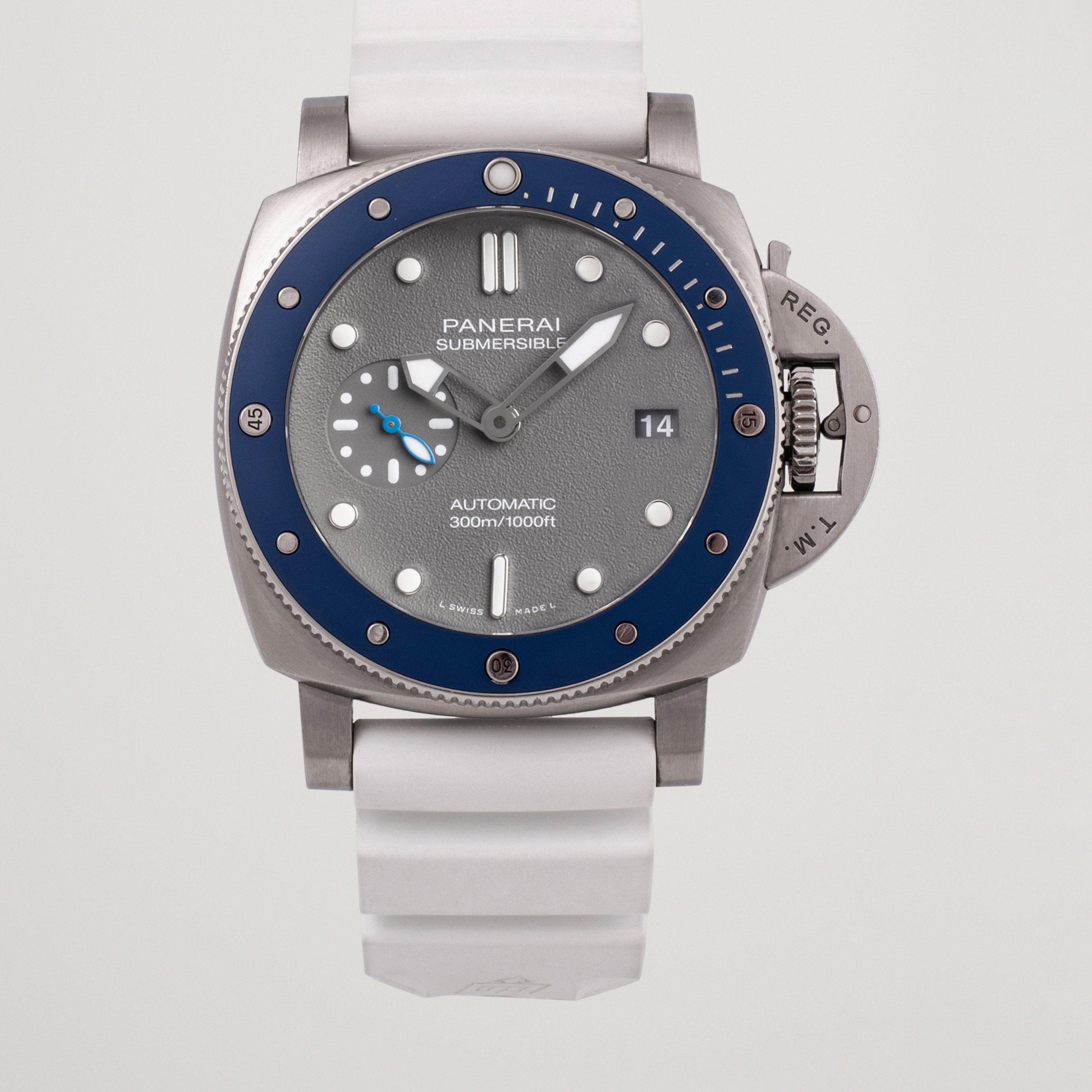 Panerai Pre-Owned Luminor Submersible PAM 00959 Silver at CareOfCarl.com