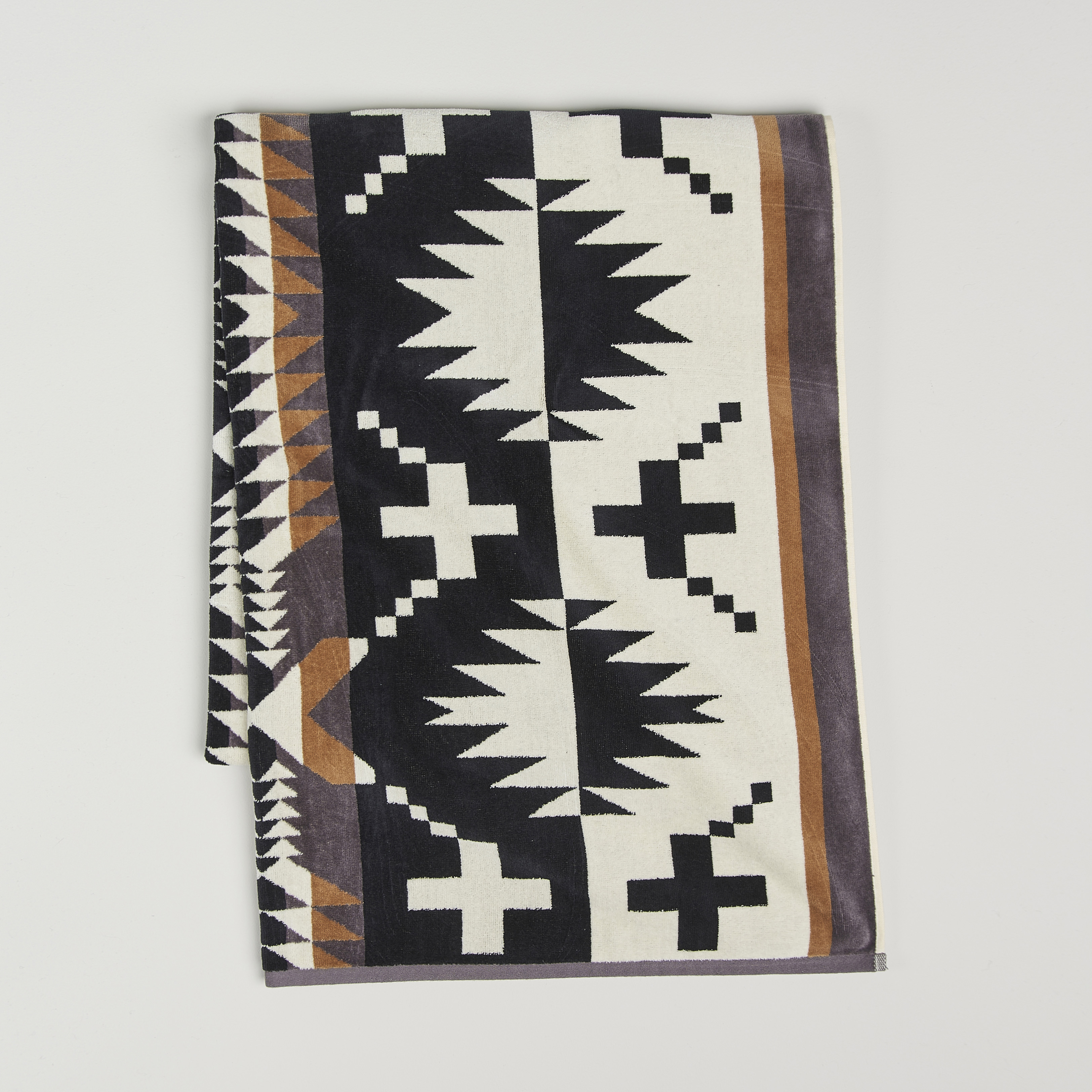 Pendleton Jacquard Spa Towel Spider Rock Black at CareOfCarl.com